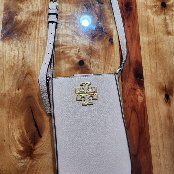 Tory Burch | Bags | Tory Burch Cream Crossbody Bag | Poshmark
